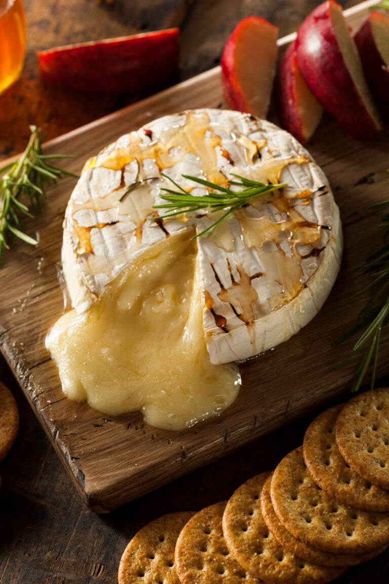 What to Serve with Baked Brie (17 Side Dish Ideas) - Southern Home Express
